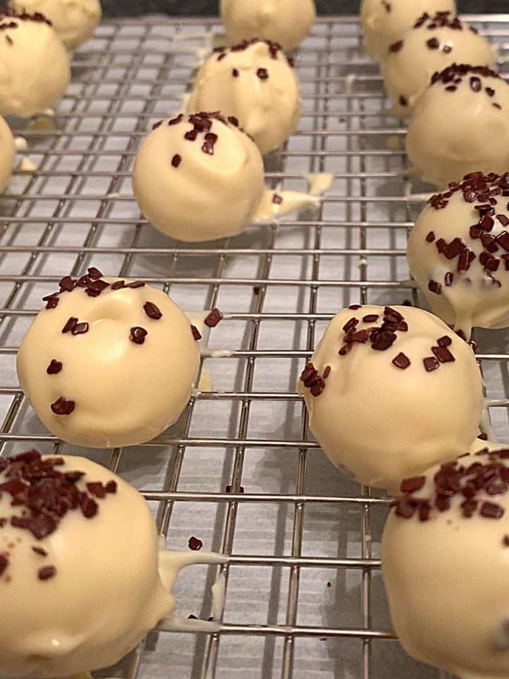 Homemade Dark Chocolate Cinnamon Truffles