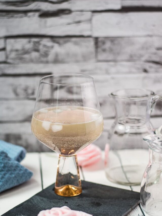 How to make a Refreshing Strawberry Spritz Cocktail